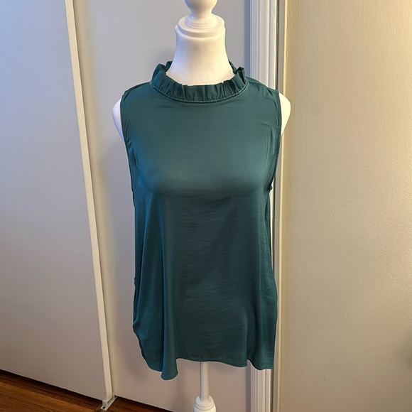 LOFT | Tops | Nwt Loft Ruffle Neck Cami | Poshmark